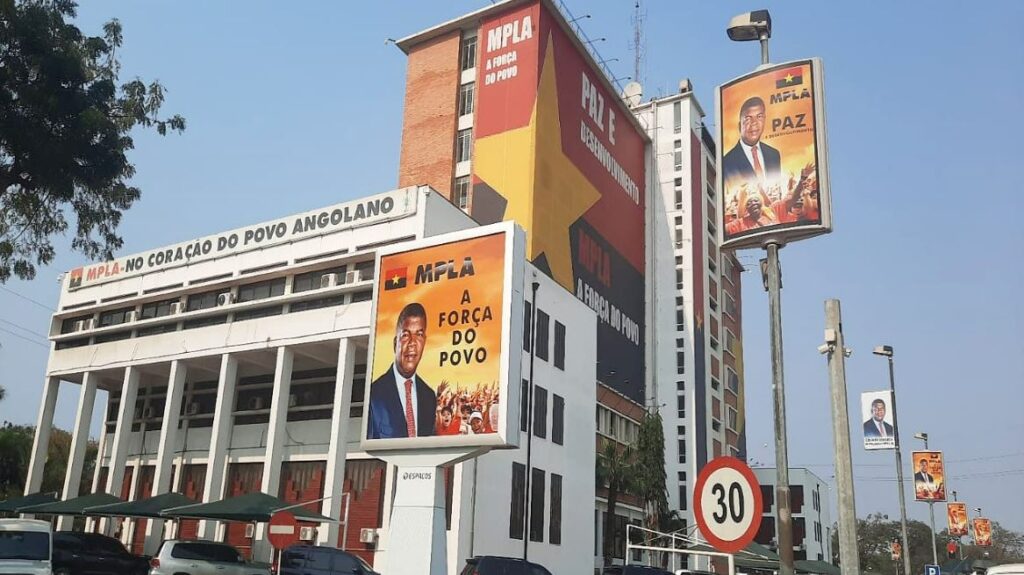 DECLARAÇÃO DO BUREAU POLITICO DO COMITÉ CENTRAL DO MPLA SOBRE A MORTE ...