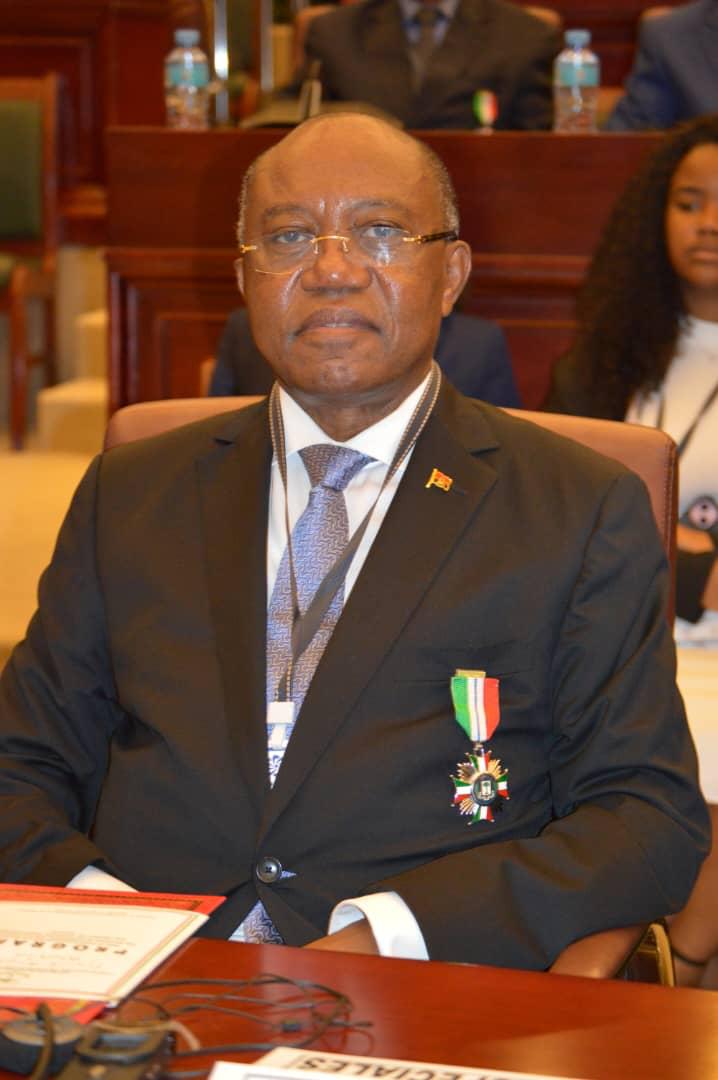 Manuel Augusto Condecorado com o Grau de Cavaleiro de Ouro da República ...