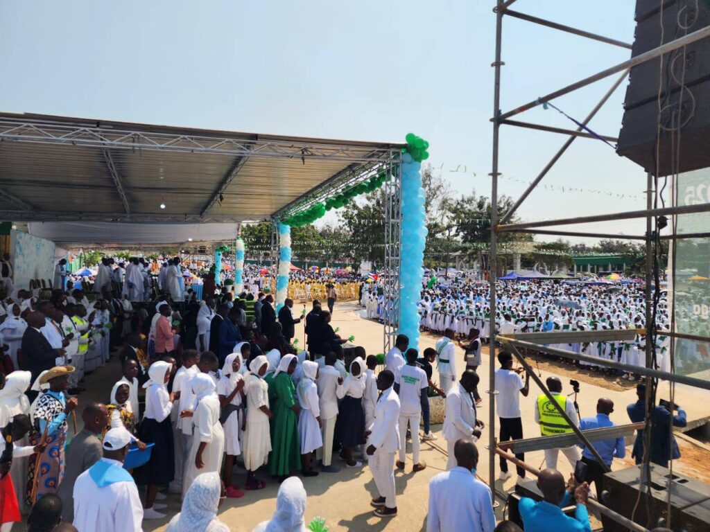 SECRETÁRIO–GERAL DO MPLA PARTICIPA EM CULTO DE ACÇÃO DE GRAÇAS DA ...