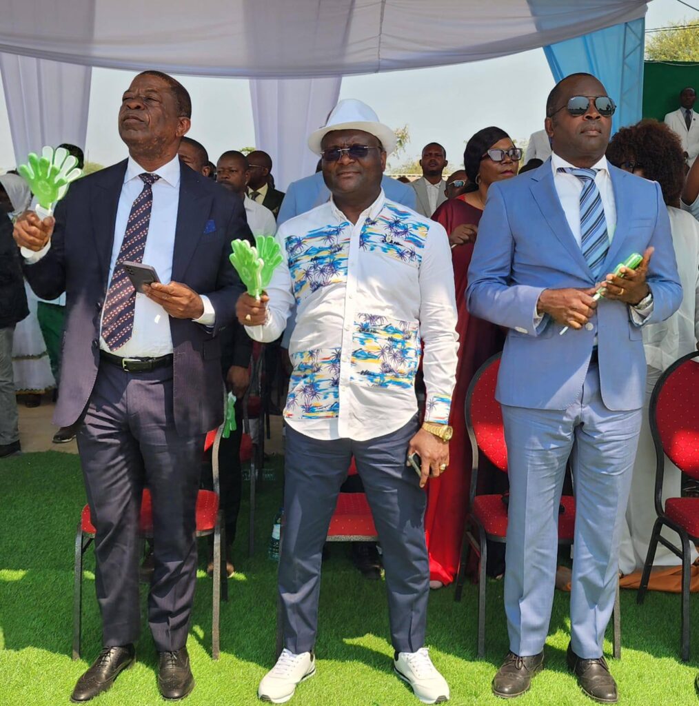 SECRETÁRIO–GERAL DO MPLA PARTICIPA EM CULTO DE ACÇÃO DE GRAÇAS DA ...