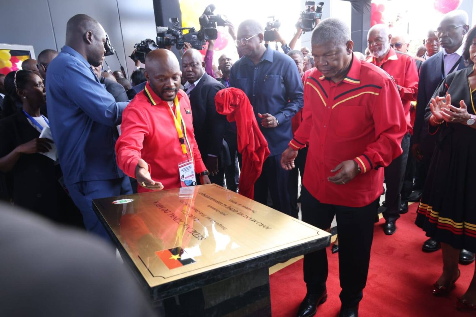 PRESIDENTE DO MPLA INAUGURA NOVA SEDE NACIONAL DO PARTIDO UM MARCO DOS ...